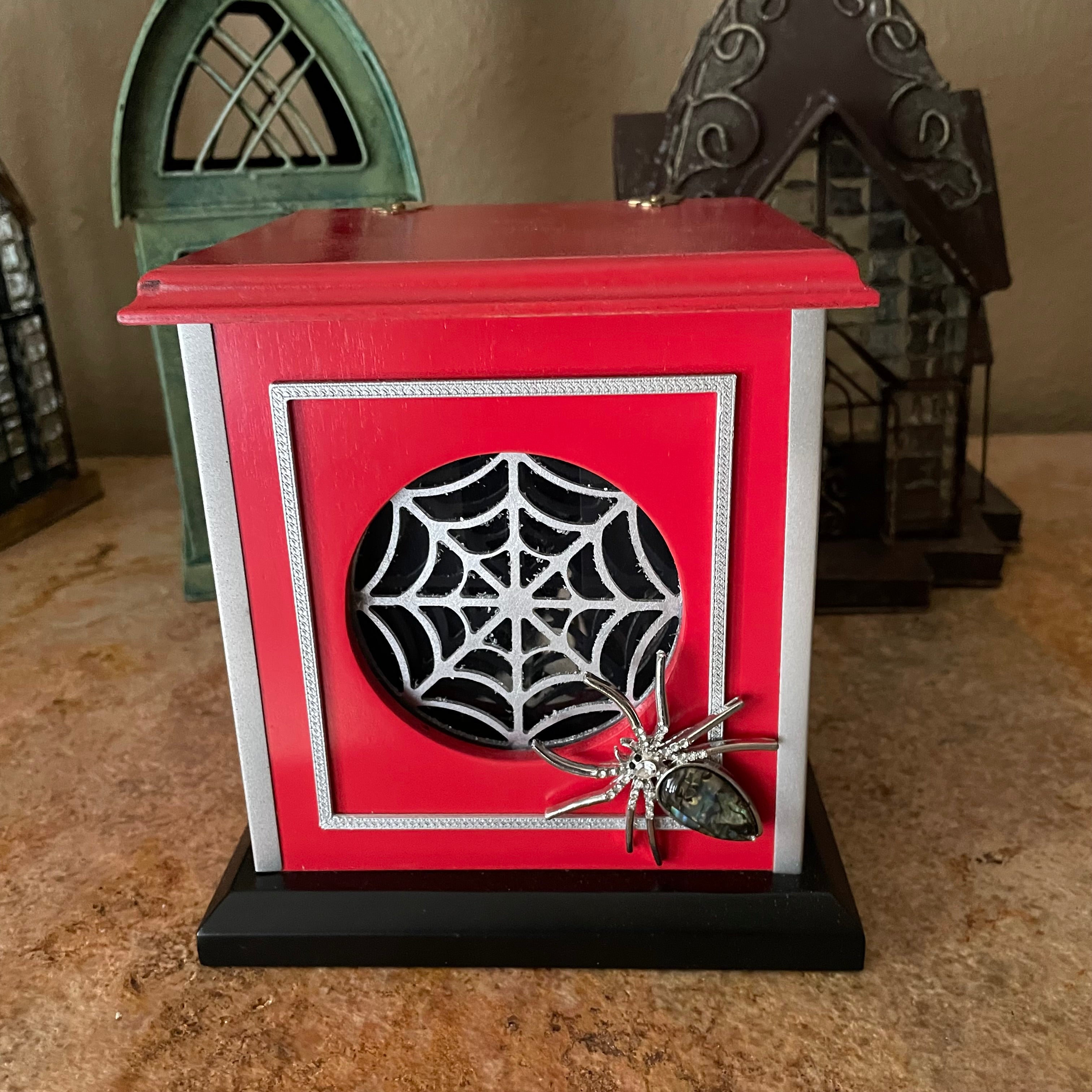 Card Rise Chest-Spider – Viking Magic